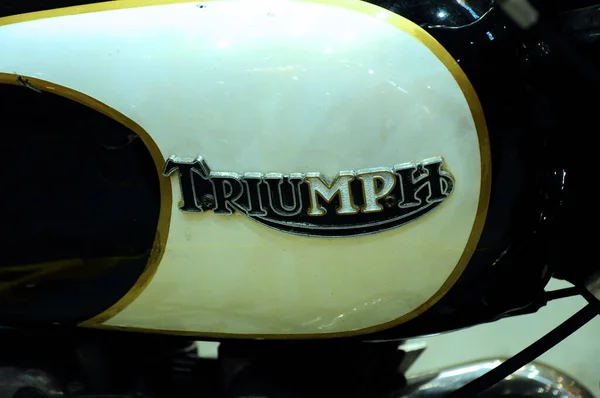 Fotos de Triumph moto, Imagens de Triumph moto sem royalties ...