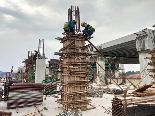 The construction of the petronas towers Stock Photos, Royalty Free The ...