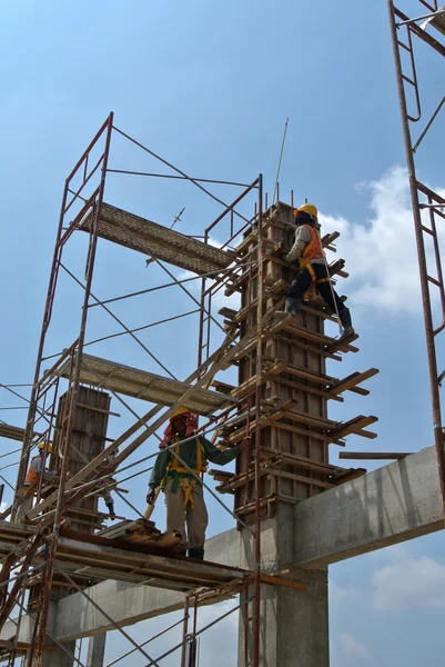Construction workers fabricating column formwork — Stock Photo ...