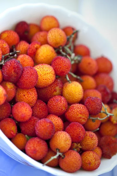 Frutos de madroño fotos de stock, imágenes de Frutos de madroño sin ...