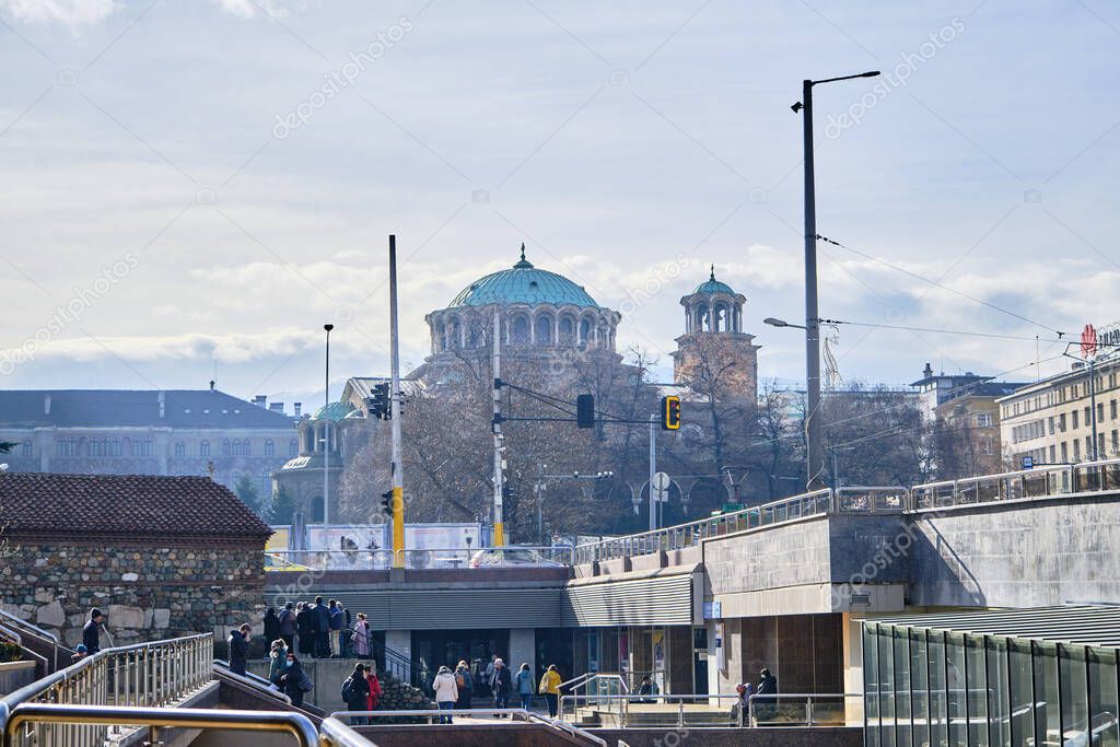 06.01.2021. Sofía. ¿Bulgaria? Catedral de Sveta-Nedelya y vista de la ...