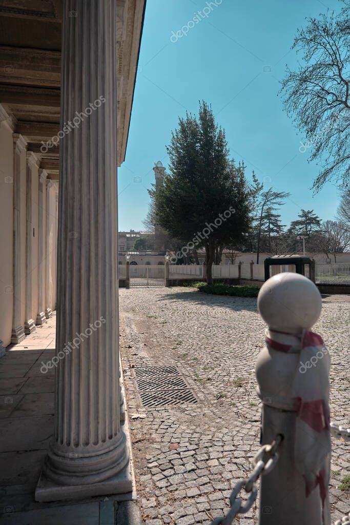 Antiguas columnas romanas magnífica arquitectura de Dolmabahce palacio ...