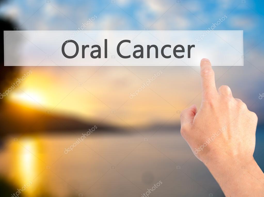 Cáncer Oral - Mano presionando un botón sobre el cono borroso del fondo ...