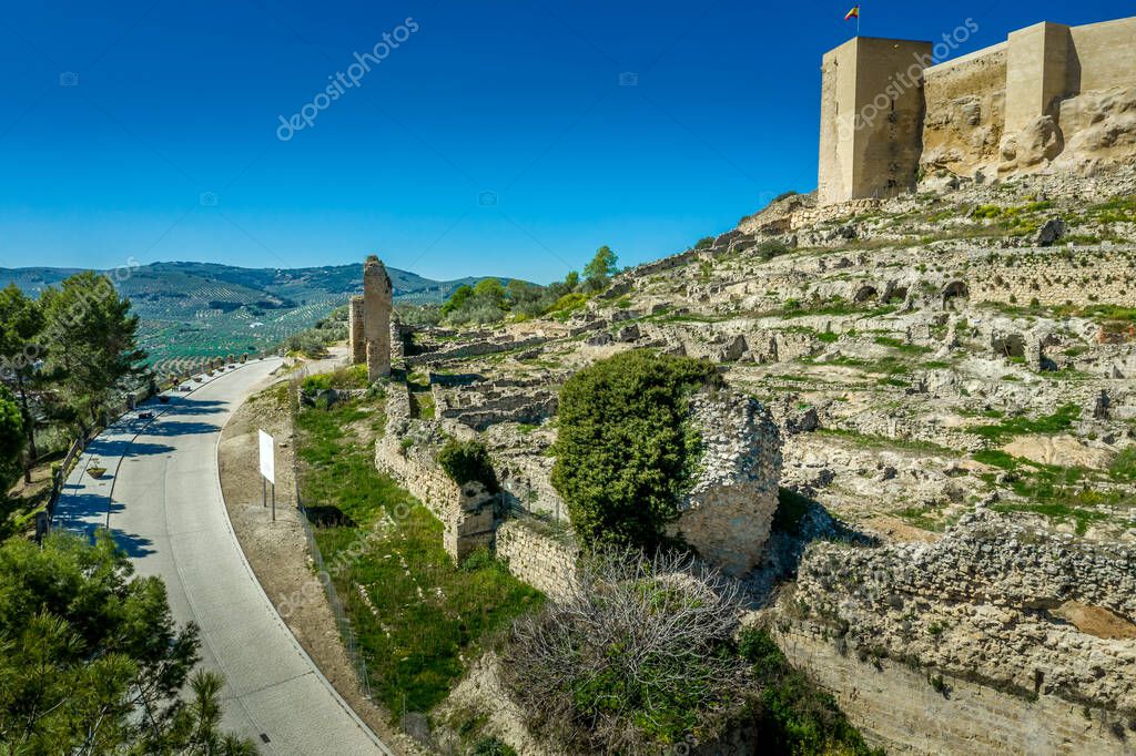 Vista aérea del Castillo de Alcal la Real es un castillo en Alcalá la ...