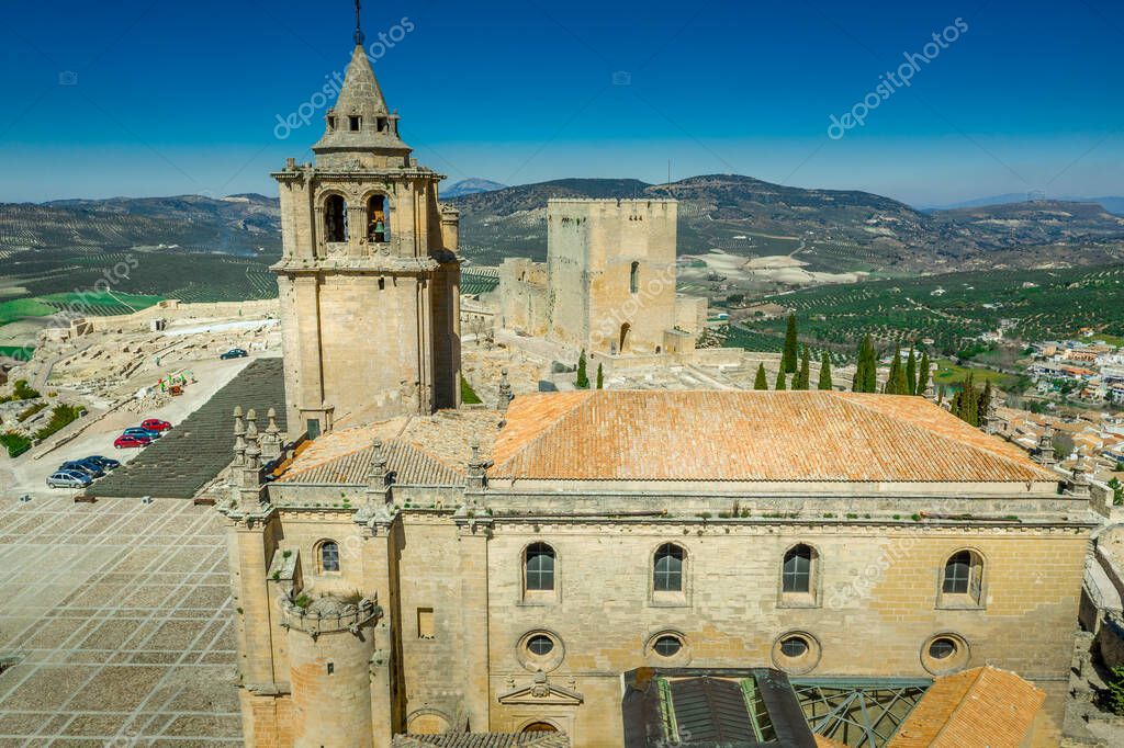 Vista aérea del Castillo de Alcal la Real es un castillo en Alcalá la ...