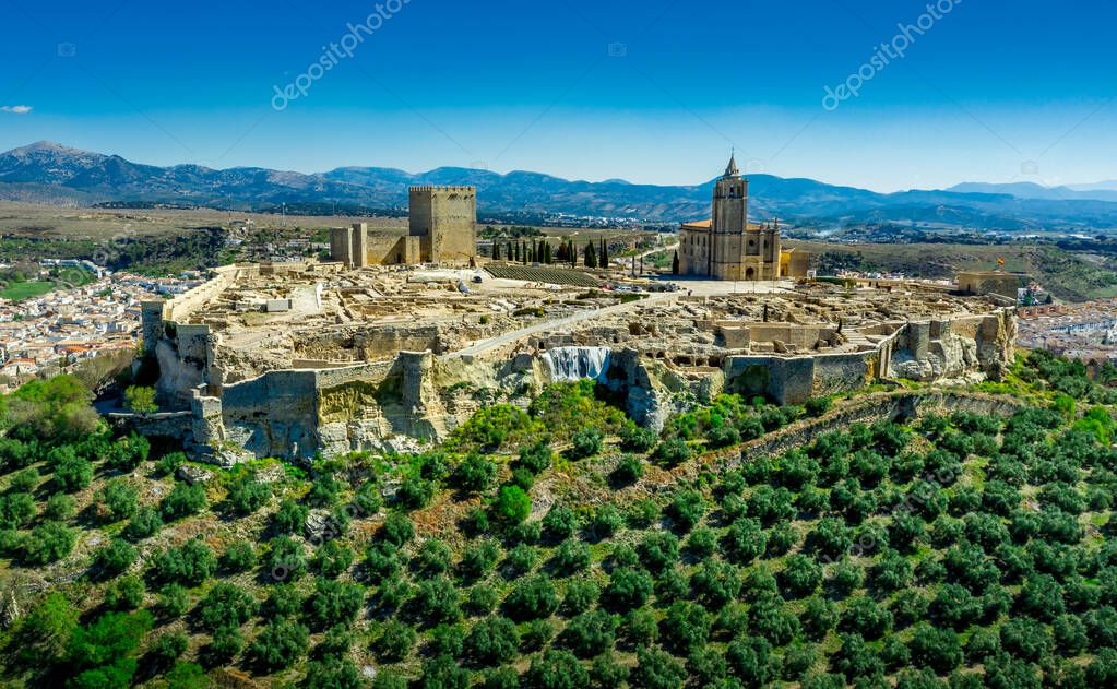 Vista aérea del Castillo de Alcal la Real es un castillo en Alcalá la ...