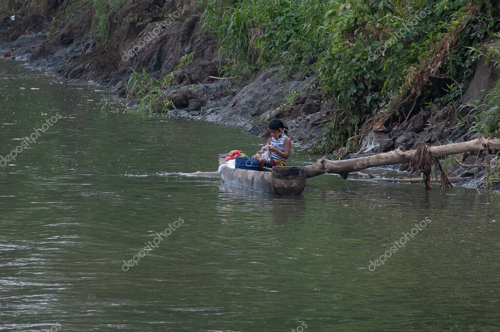 Provincia de Darién, Panamá. 07-18-2019. Ropa indígena para ...