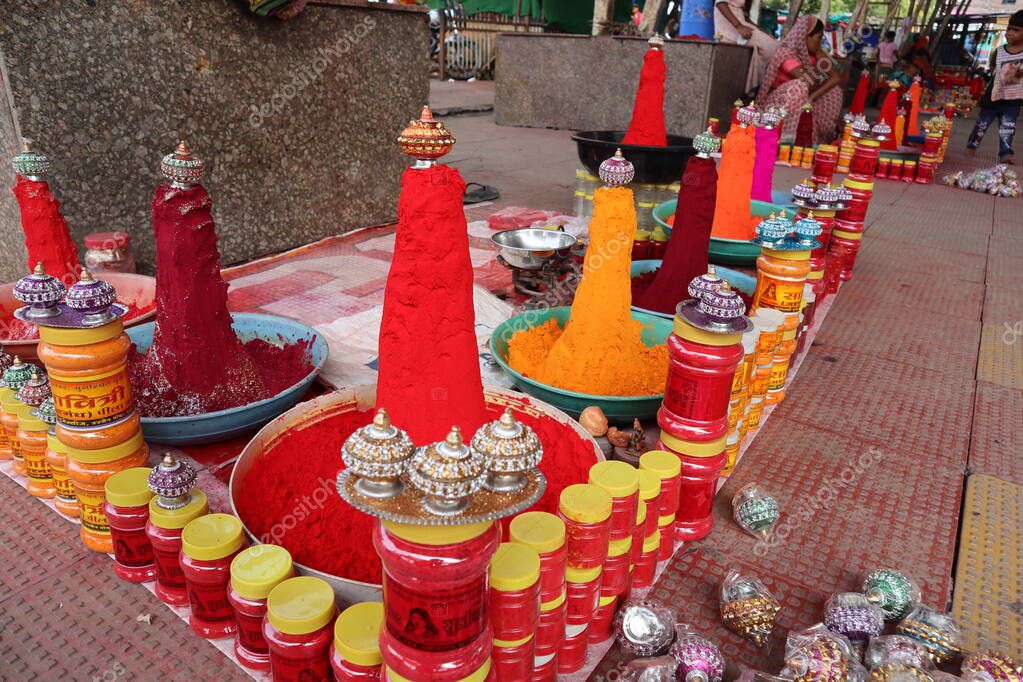 Ujjain, Madhya Pradesh / India - 16 de septiembre de 2020: Kanku y hali ...