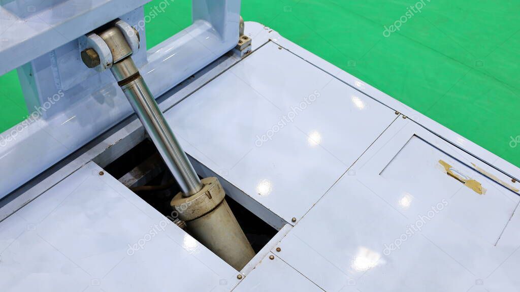 Cilindros hidr ulicos grises y pistones.Mecanismo de cilindro hidr ...