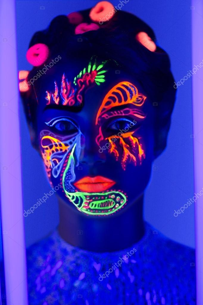 Neon body art Stock Photo by ©OlgaOsa 110386360