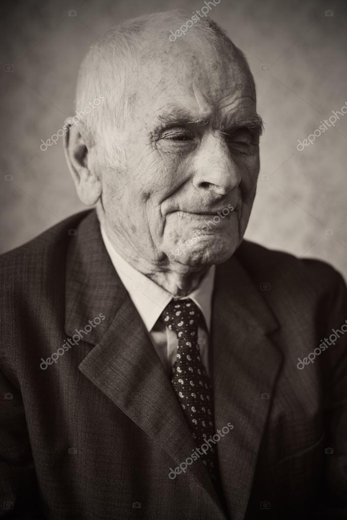 Handsome 80 plus year old senior man posing for a portrait in his house ...