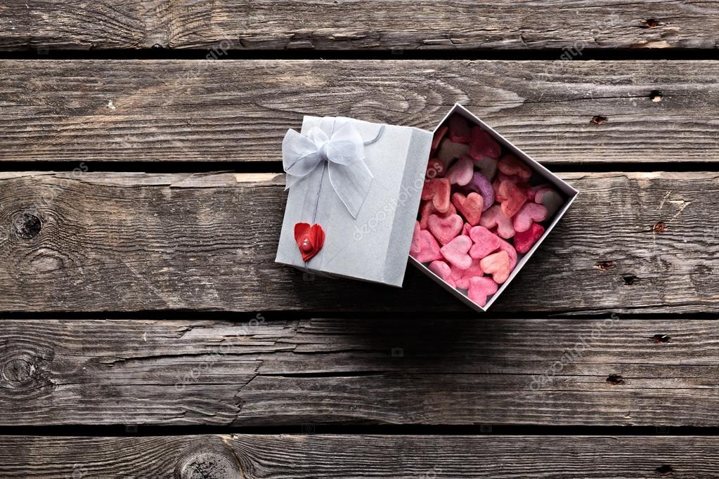 Gift box with lot of hearts inside Stock Photo by ©ouh_desire 63054505