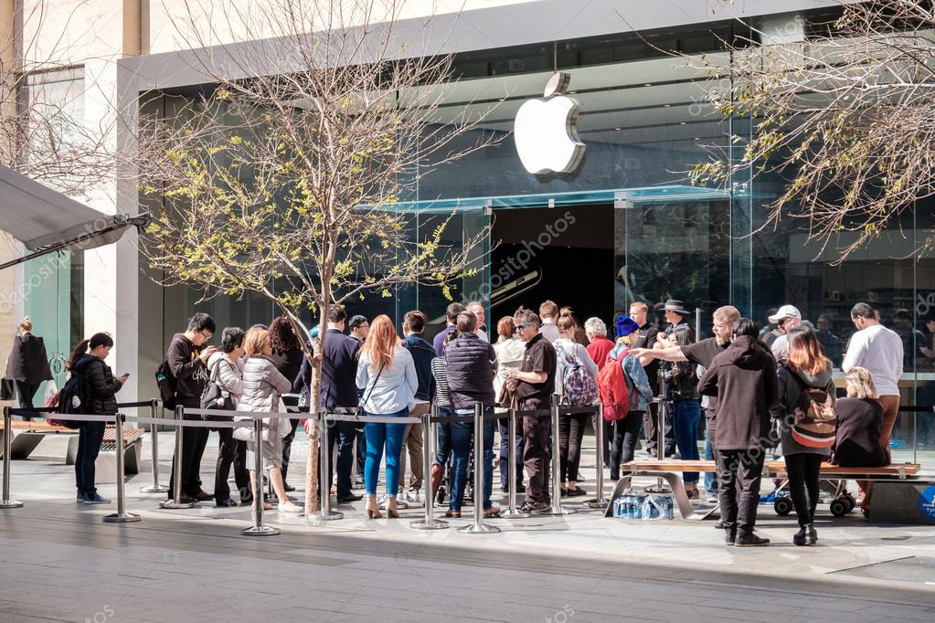People near Apple Store in Adelade – Stock Editorial Photo © moisseyev ...