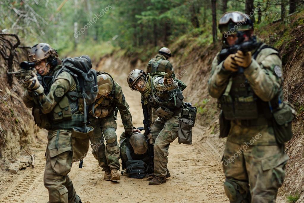 Military command evacuates wounded soldier — Stock Photo © kaninstudio ...