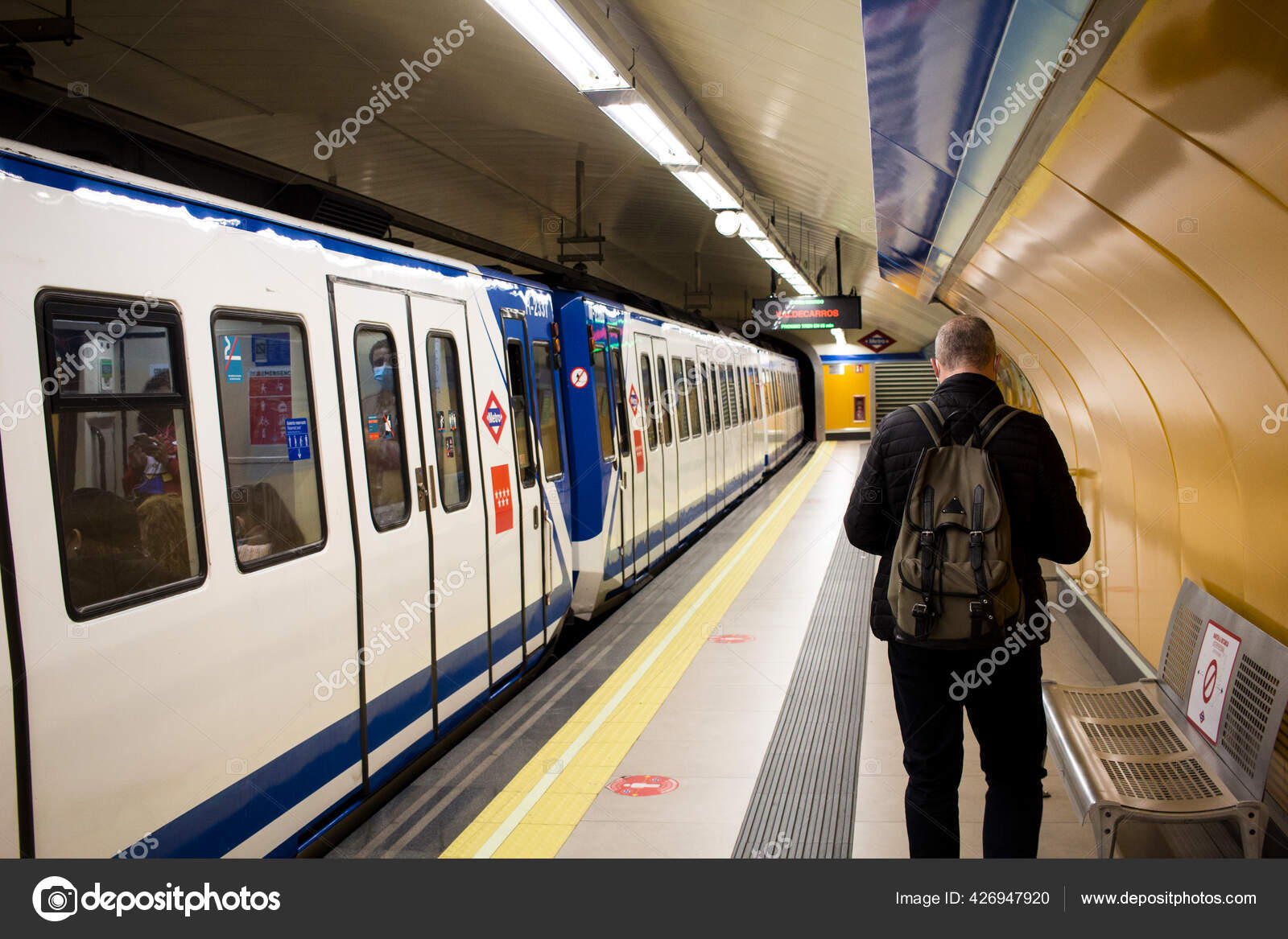 Platform Line Bilbao Metro Stop Madrid — Stock Editorial Photo ...