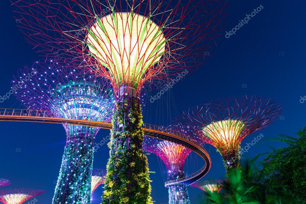 Super Tree Grove at night, Gardens By The Bay, Singapore — Stock ...