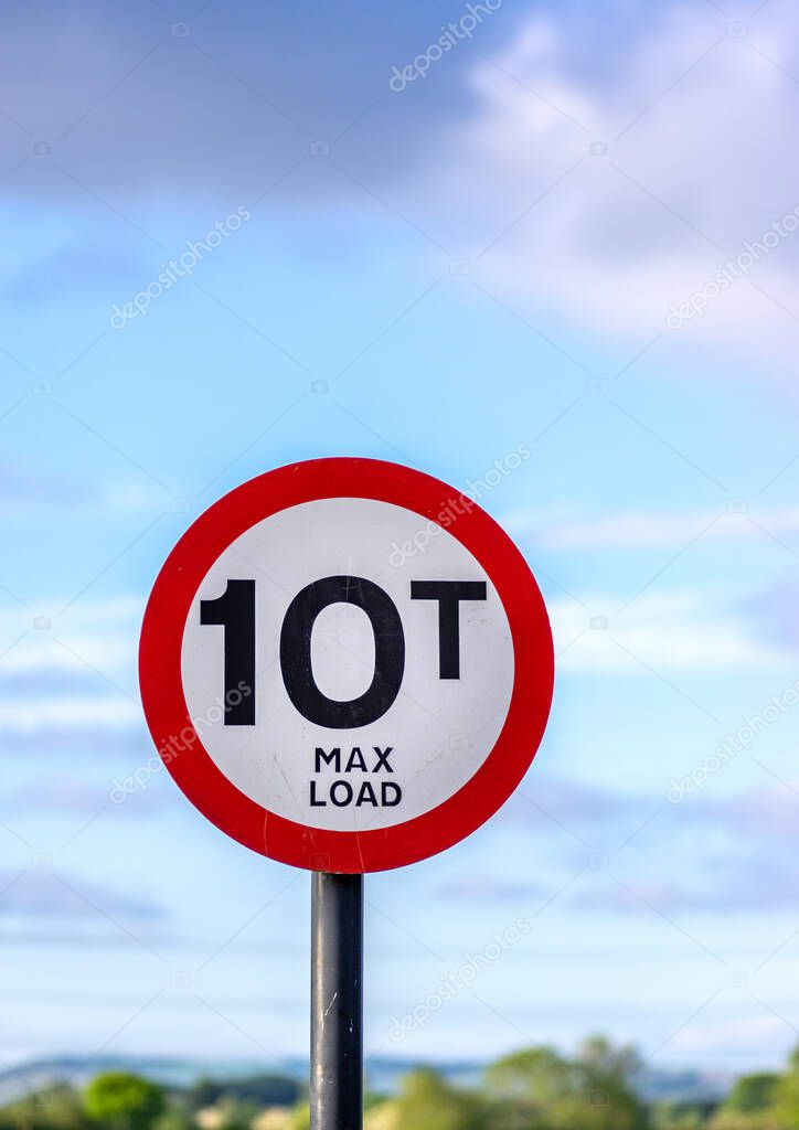 Señal de advertencia redonda con un límite de peso máximo de 10 ...