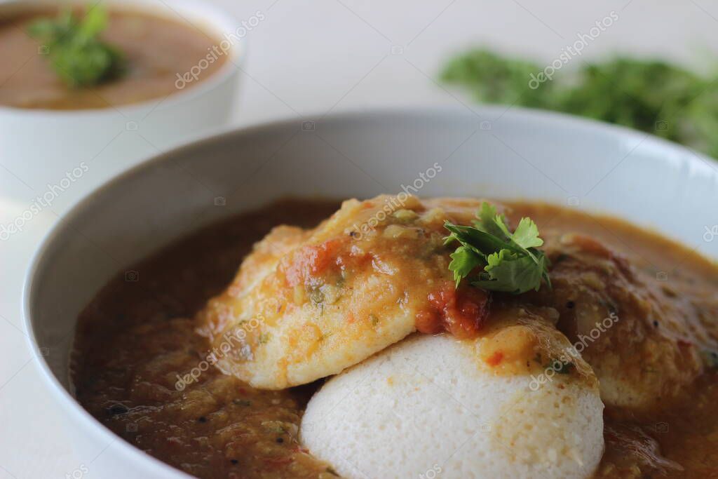 Idli Sambhar una comida india típicamente hecha en el sur de la India ...