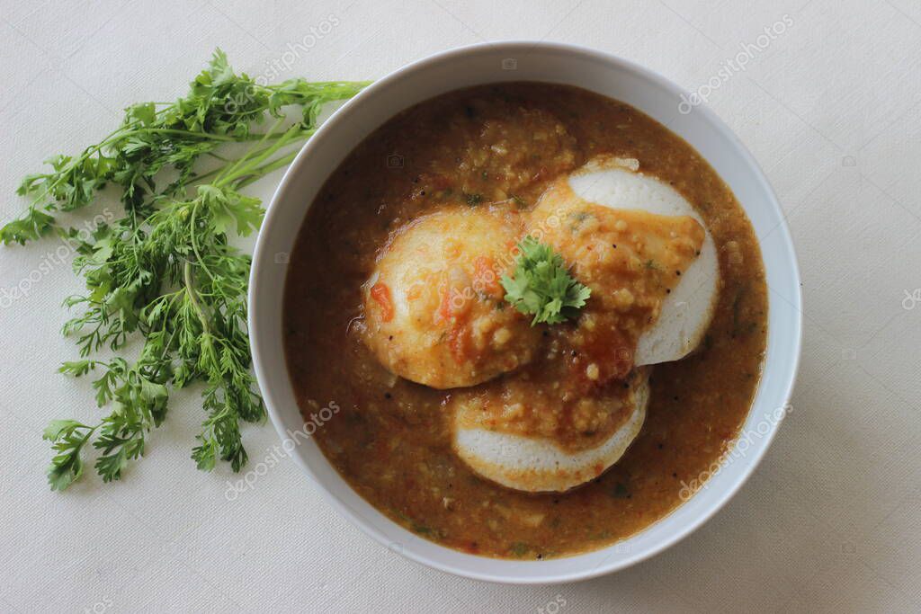 Idli Sambhar una comida india típicamente hecha en el sur de la India ...