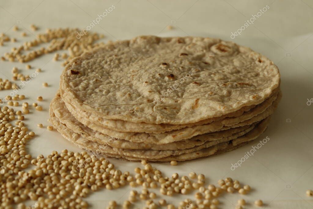 Jowar roti o bhakri jowar son panes planos saludables sin gluten hechos ...