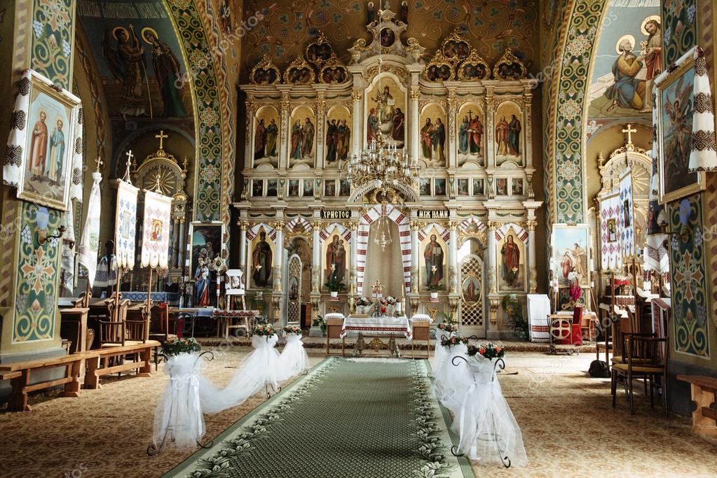 Rich interior of a church Stock Photo by ©Sonyachny 101450026