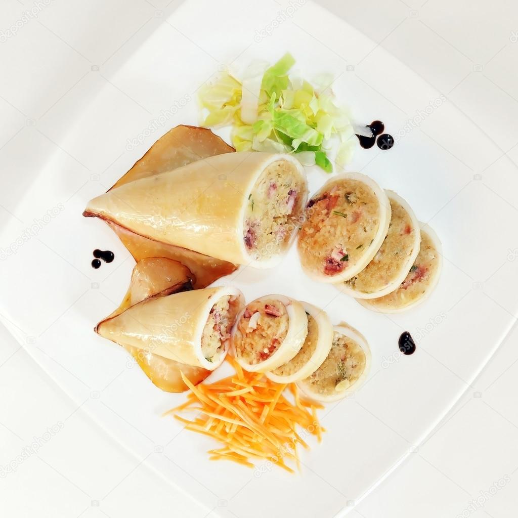 Calamar relleno / Calamar relleno con relleno preparado y al horno ...