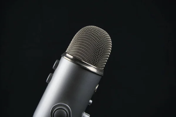 Imágenes de Micrófono mono, fotos de Micrófono mono sin royalties ...