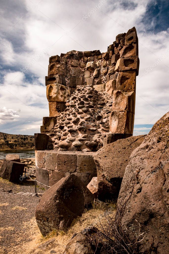 Sillustani es la necrópolis más importante del mundo. La Chullpa del ...