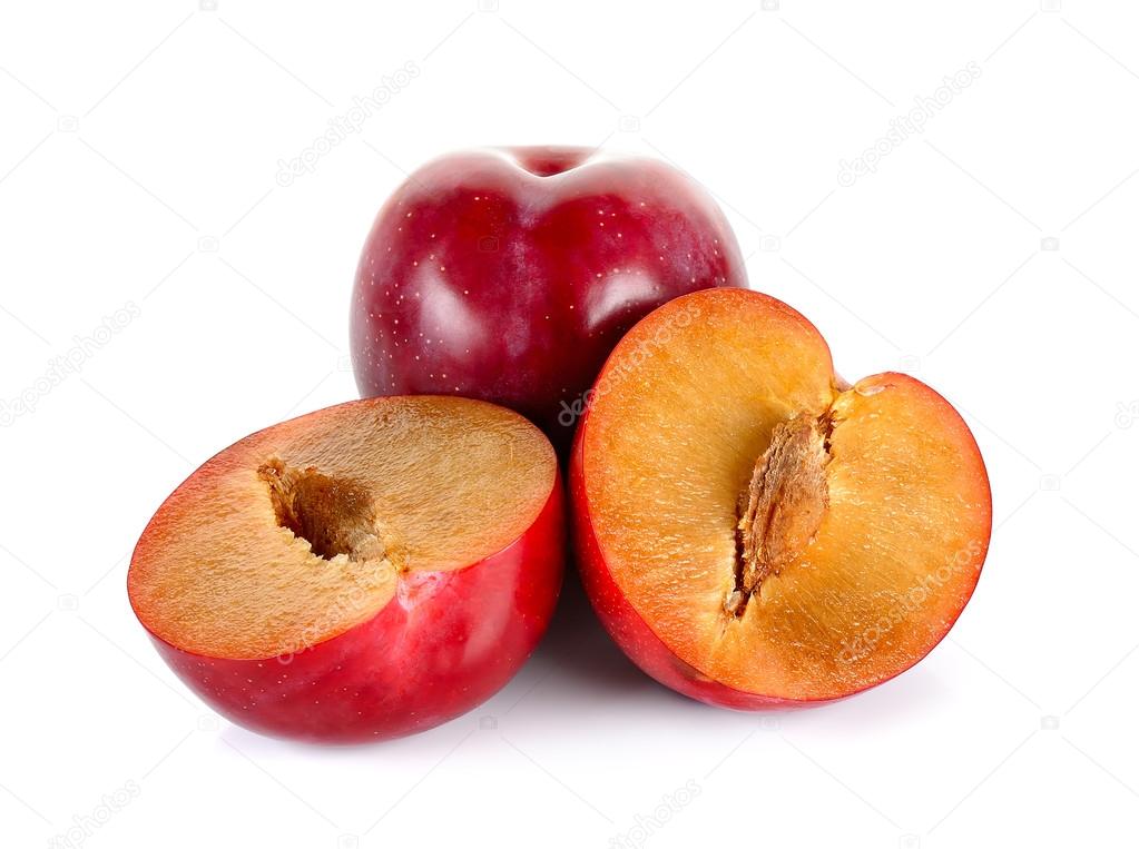 Rote Pflaumenfrüchte isoliert auf weißem Hintergrund - Stockfotografie ...