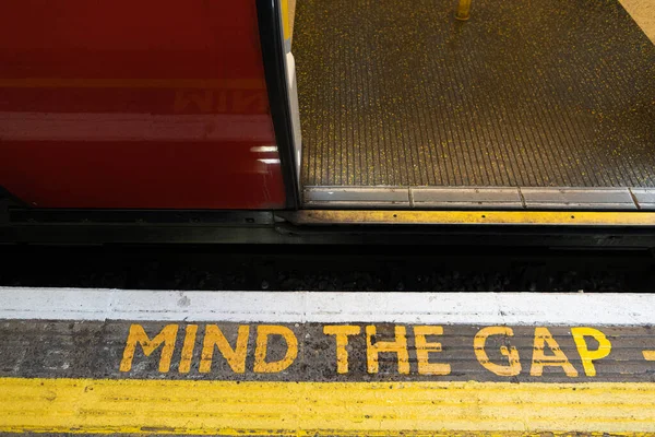 ᐈ Mind the gap sign stock pictures, Royalty Free mind the gap photos ...