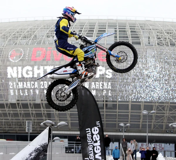 Show announcing world championship in FMX - Diverse Jump of the Night ...