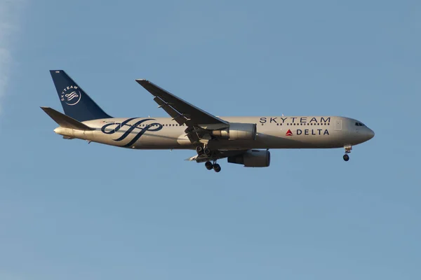 Airbus A330 Airliner Boliviana Aviacin Airline Landing — Stock ...