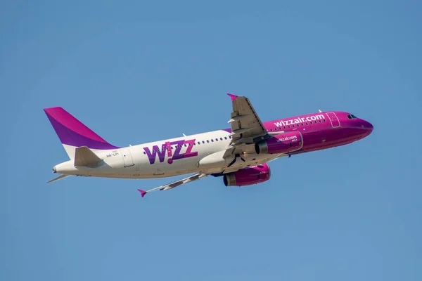 Linie lotnicze wizz air fotografie, zdjęcia stockowe, Linie lotnicze wizz air obrazy royalty-free