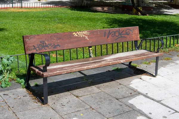 人々 に座る Stock Photos, Royalty Free 人々 に座る Images | Depositphotos