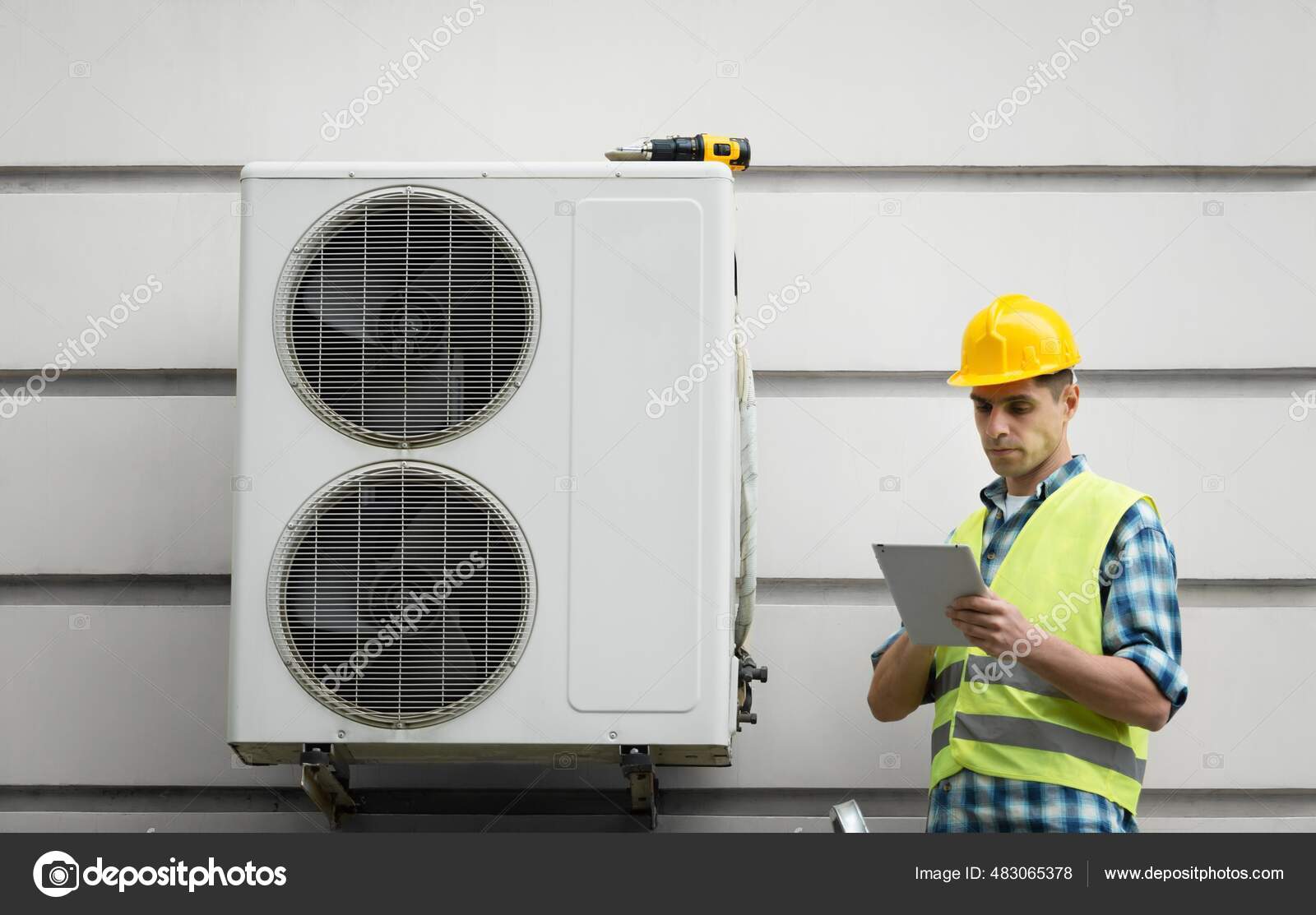 Technician Worker Repair Air Conditioning Technician Part Preparing ...