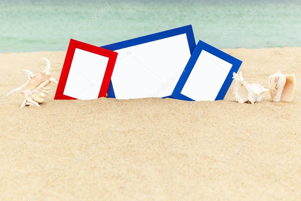 Photo frame on the beach, photography on the beach, sea shells, — Stock ...