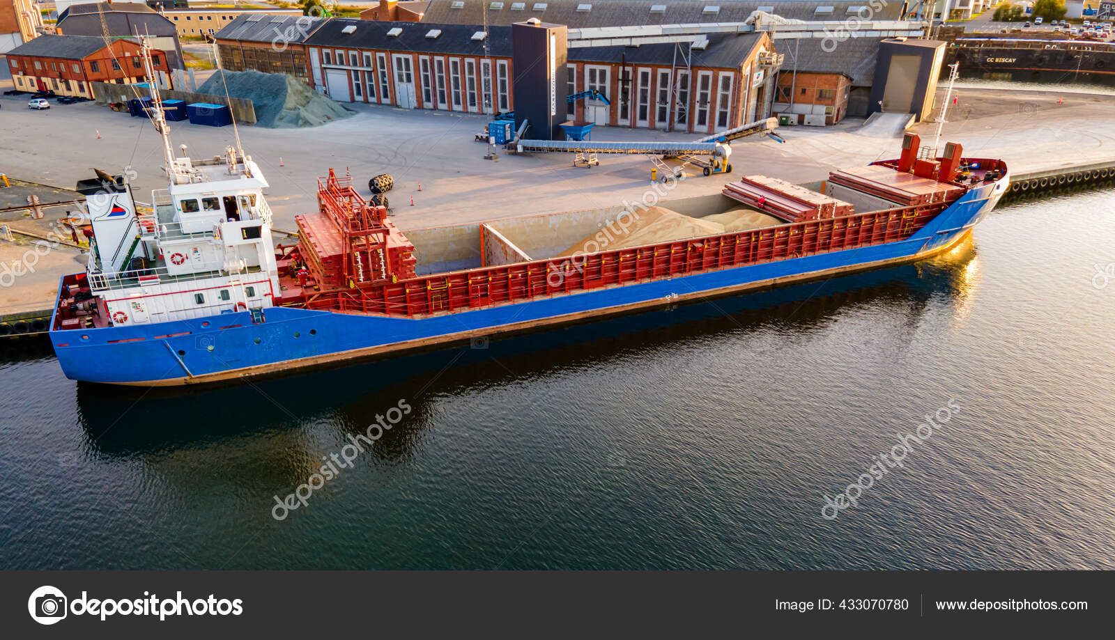 Cargo Ship Loading Grain Its Open Hulls Port High Quality — Stock Photo ...