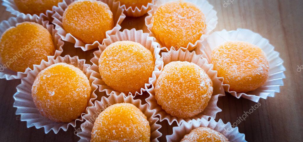 Yemas de Santa Teresa-. Dulces típicos de España, a base de yema de ...