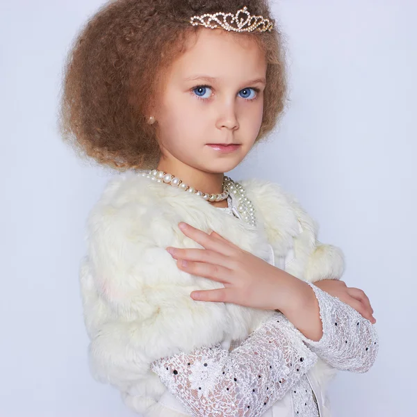 Model tiara Stock Photos, Royalty Free Model tiara Images | Depositphotos®