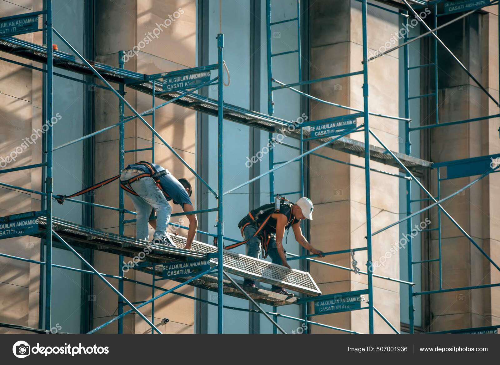 Group Construction Workers Building — Stock Editorial Photo ...