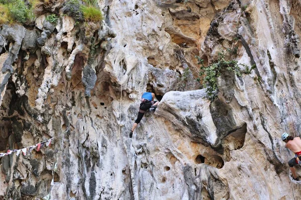 Indian kids climbing Stock Photos, Royalty Free Indian kids climbing ...