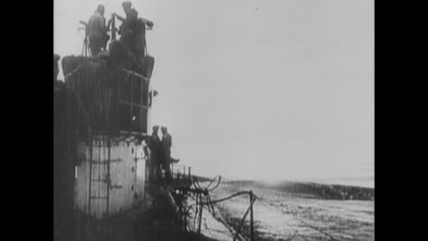 814 Wave goodbye Stock Videos, Royalty-free Wave goodbye Footage ...