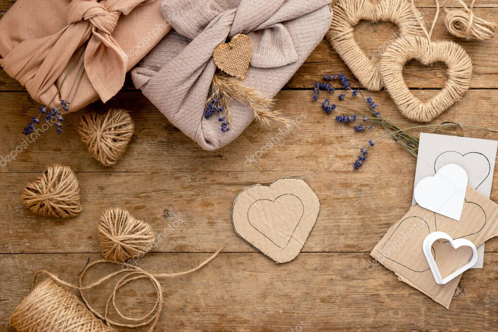 Cero desperdicio concepto de San Valentín y burla. regalo empaquetado ...