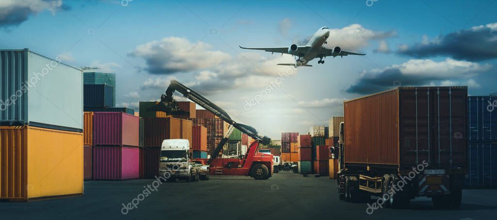 Log stica y transporte Contenedor Buque de carga con remolcador en el oc ano, Transporte de ...