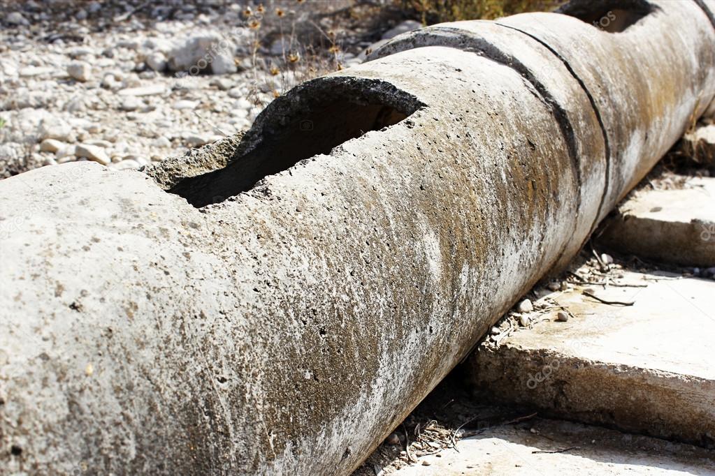 Aged and cracked concrete pipe for watering. — Stock Photo © josemagon ...
