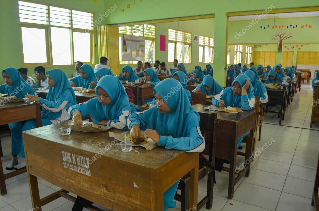 15 de abril de 2018, fotos de niños de secundaria y secundaria ...