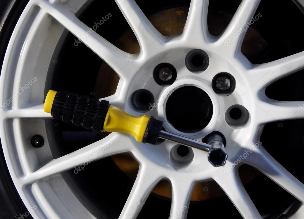 Tubular screw socket inside the lug pattern of white car wheel Stock ...
