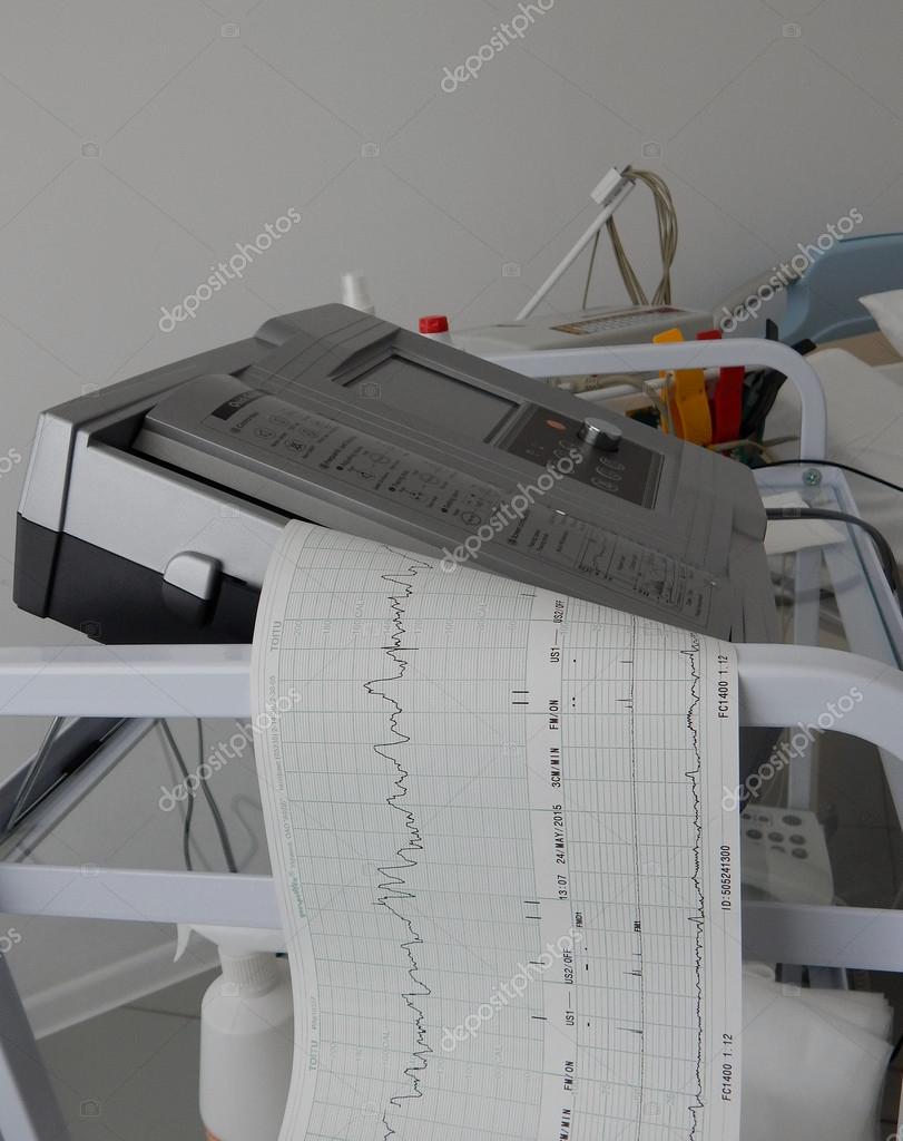Cardiograph fixing and printing graphs of heart rate — Stock Photo ...