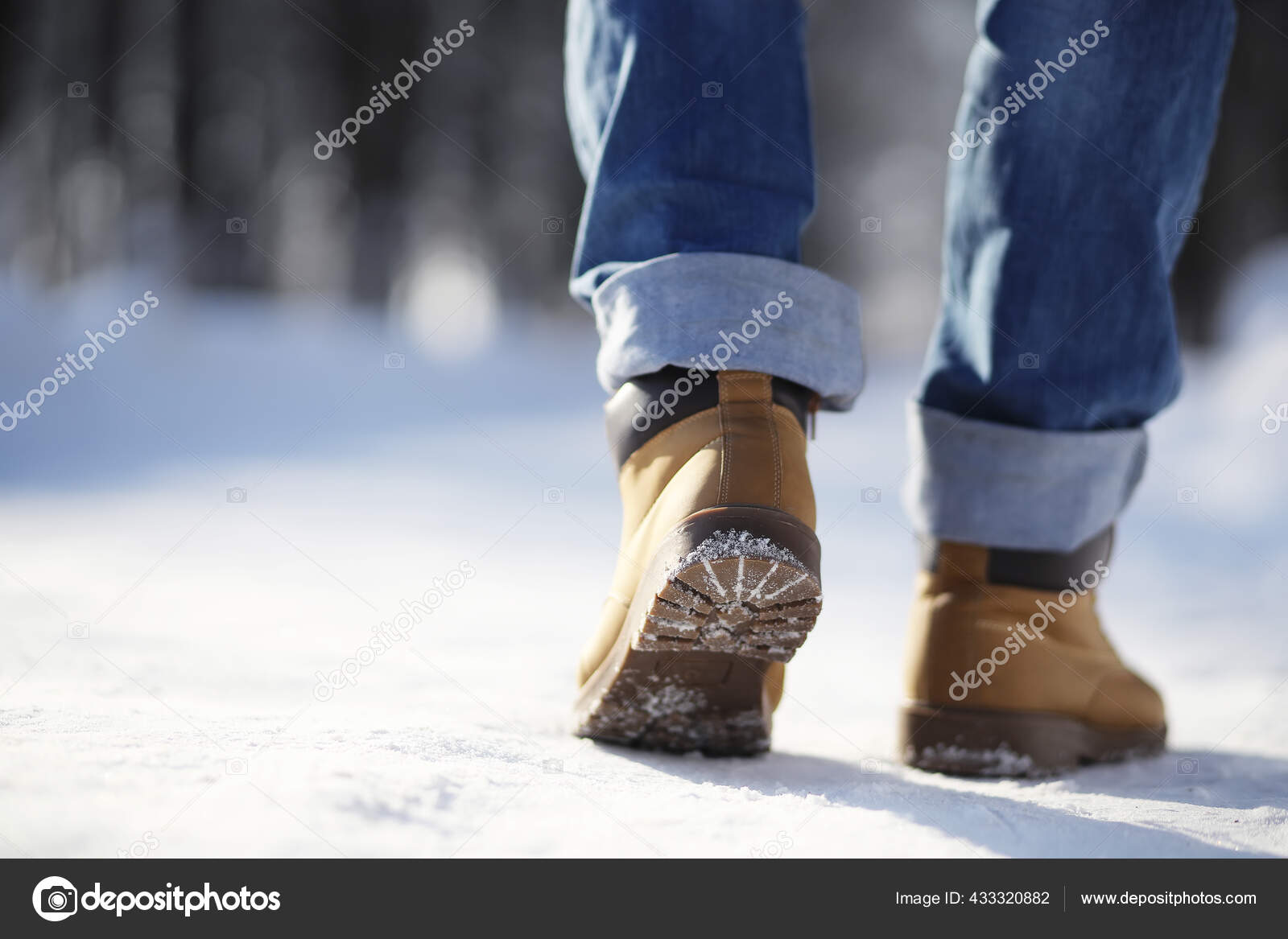 Steps Snow Covered Path Man Walks Park Winter — Stock Photo © alexkich ...