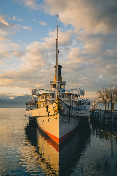 100,000 Boote am see Vector Images | Depositphotos